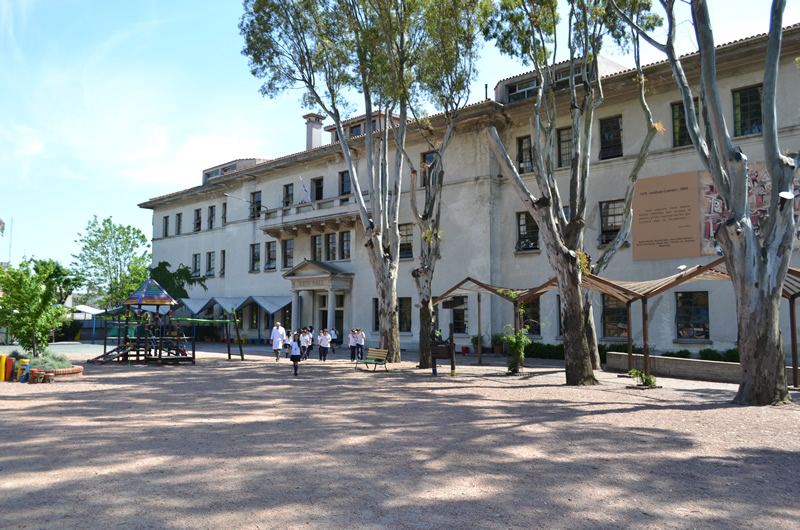 Instalaciones : Instituto Crandon, Bilingual Education