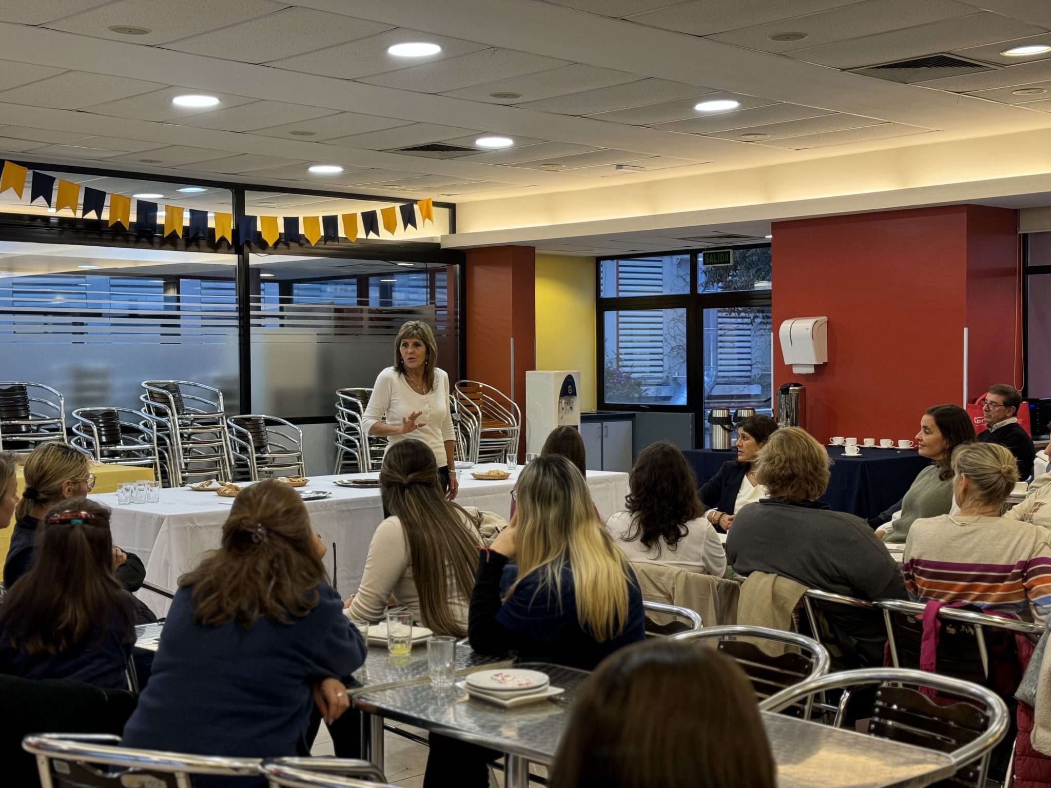 Instituto Crandon : Instituto Crandon, Bilingual Education
