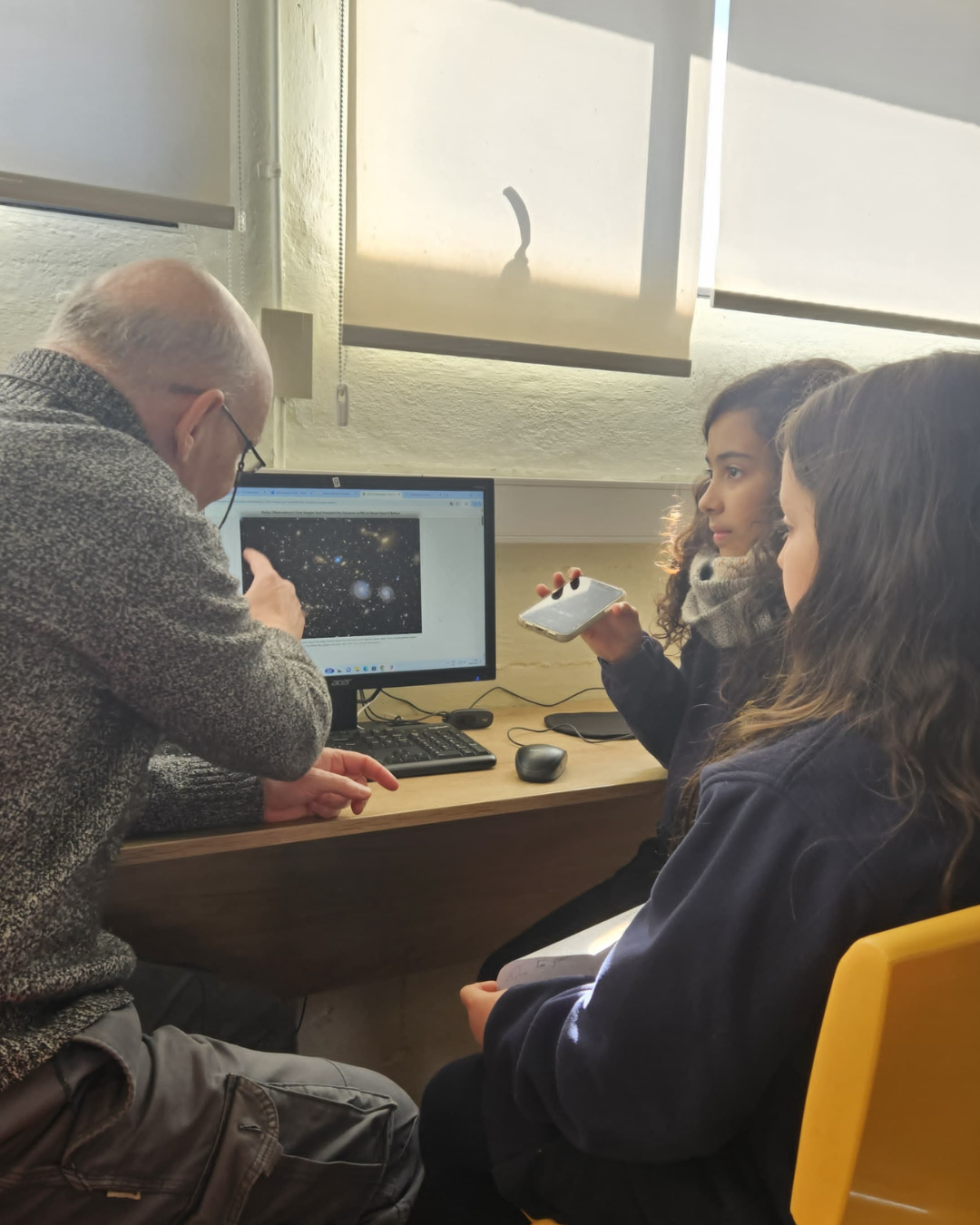 El universo en una maqueta: alumnas de Primaria en la Feria ...
